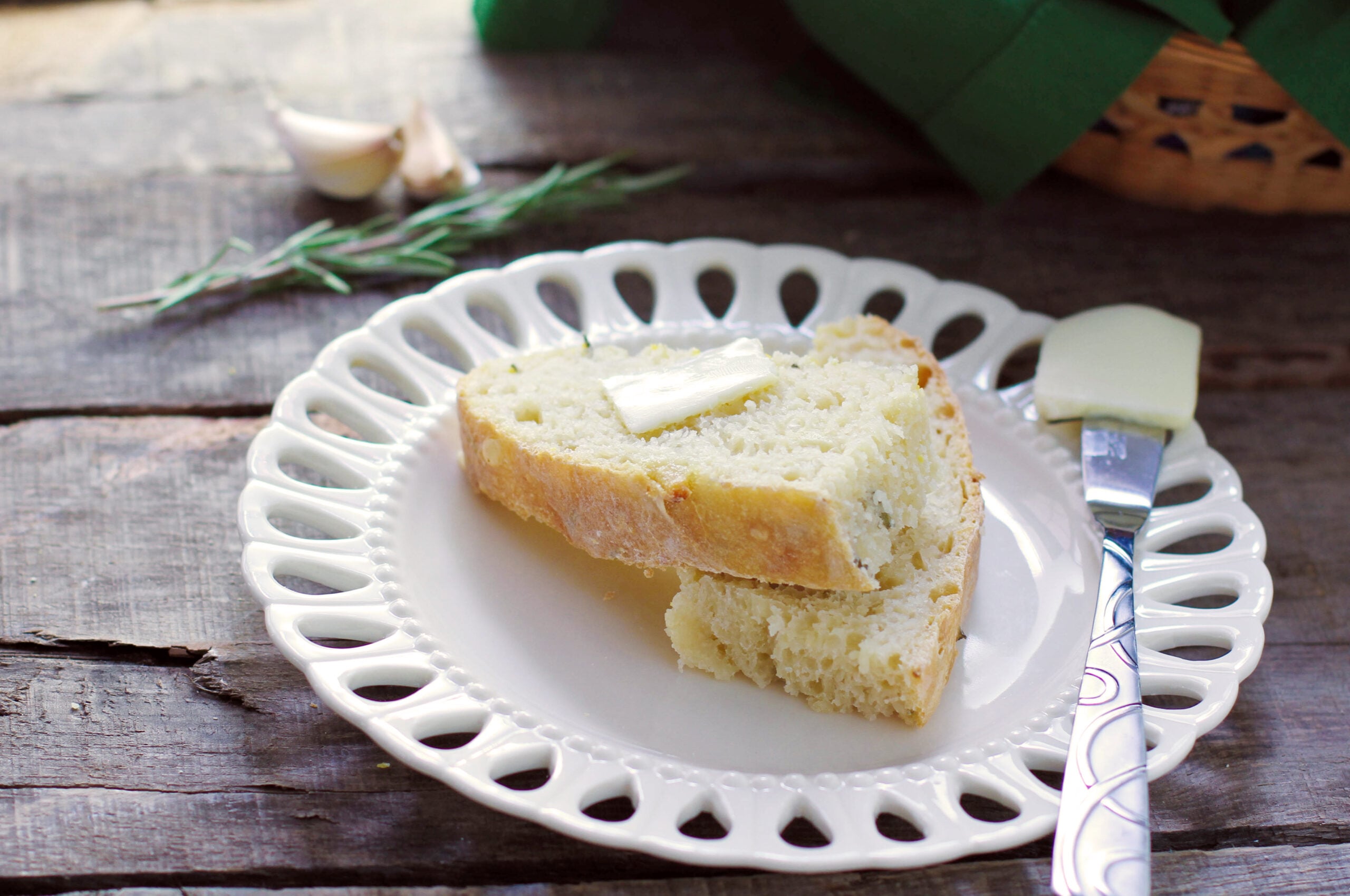 Rosemary Roasted Garlic Bread Recipe - Food Fanatic
