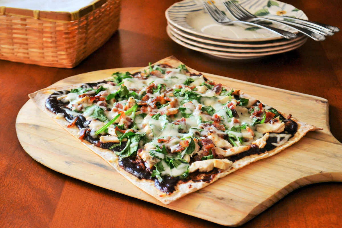 BBQ Chicken Flatbread Recipe - Food Fanatic