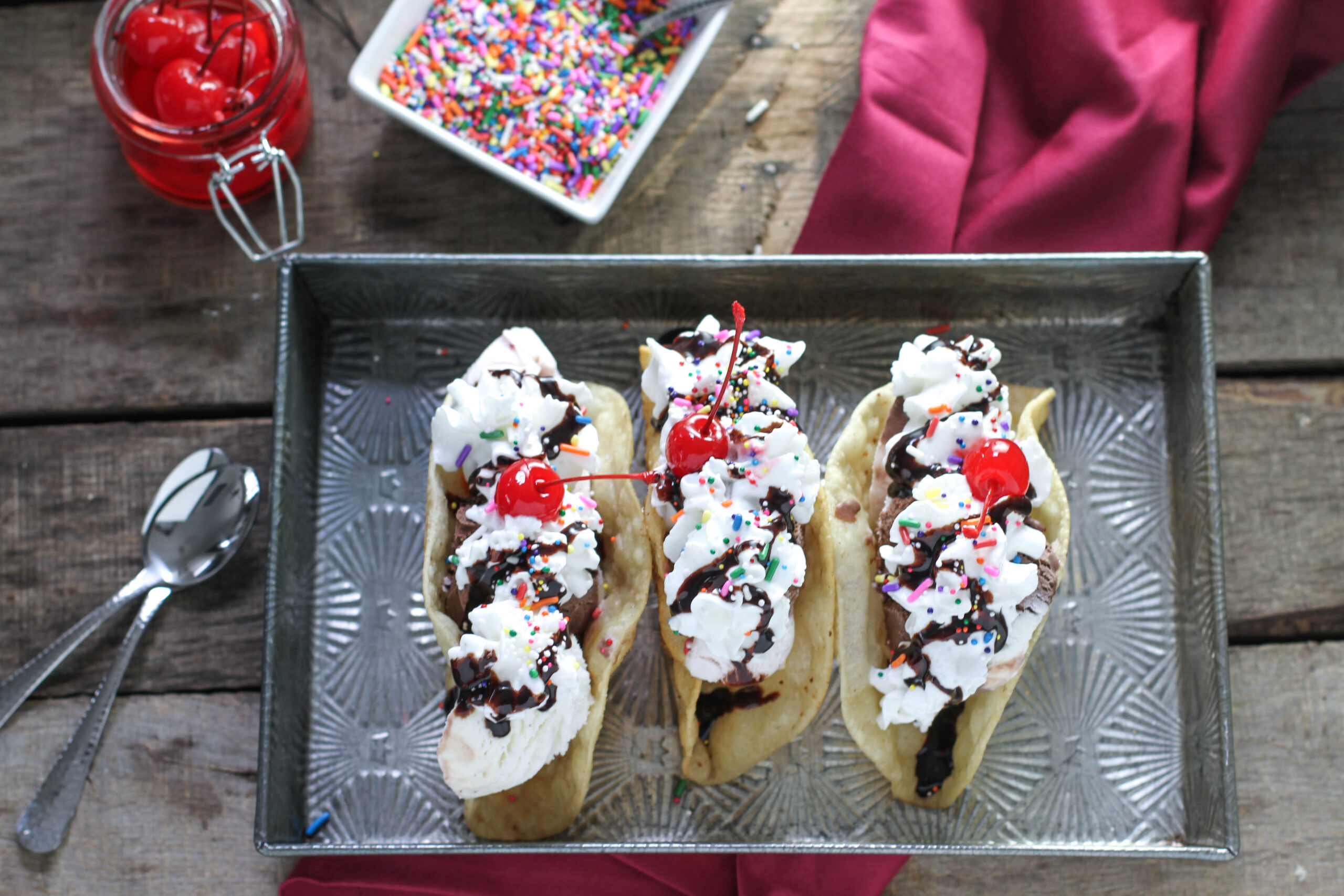 Banana Split Tacos Recipe - Food Fanatic