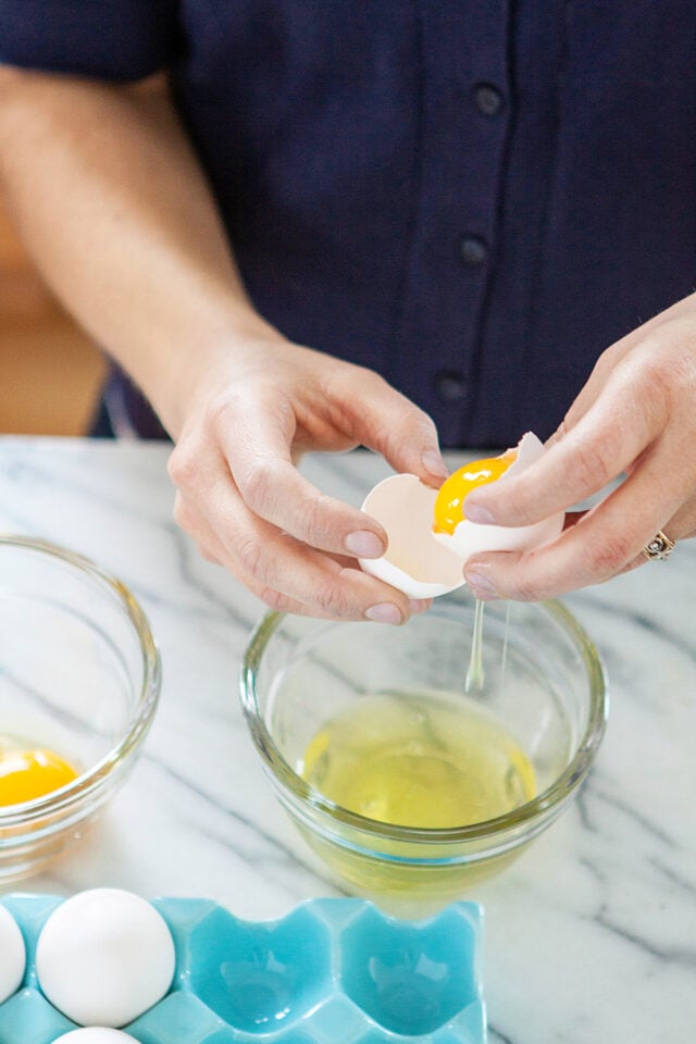 How to Separate Eggs - Food Fanatic