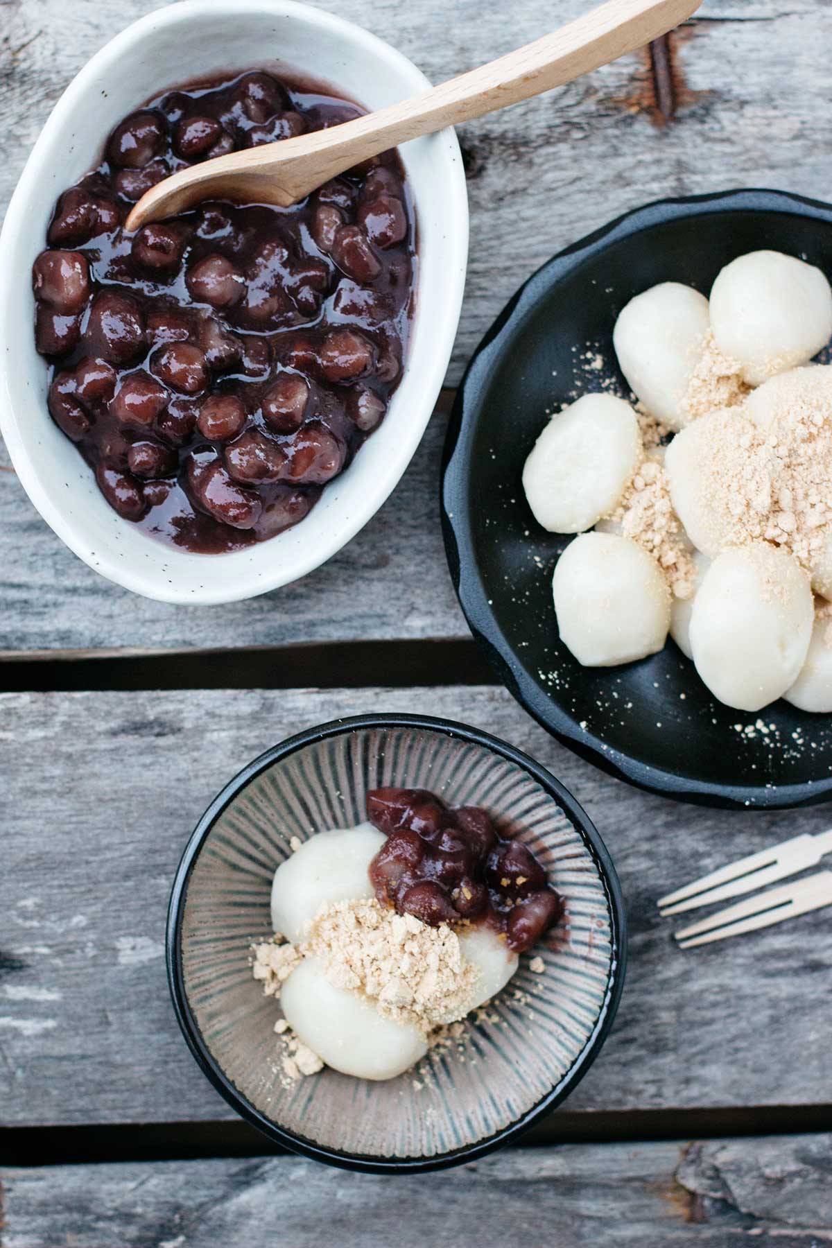 Kinako Mochi with Red Bean Paste Recipe - Food Fanatic