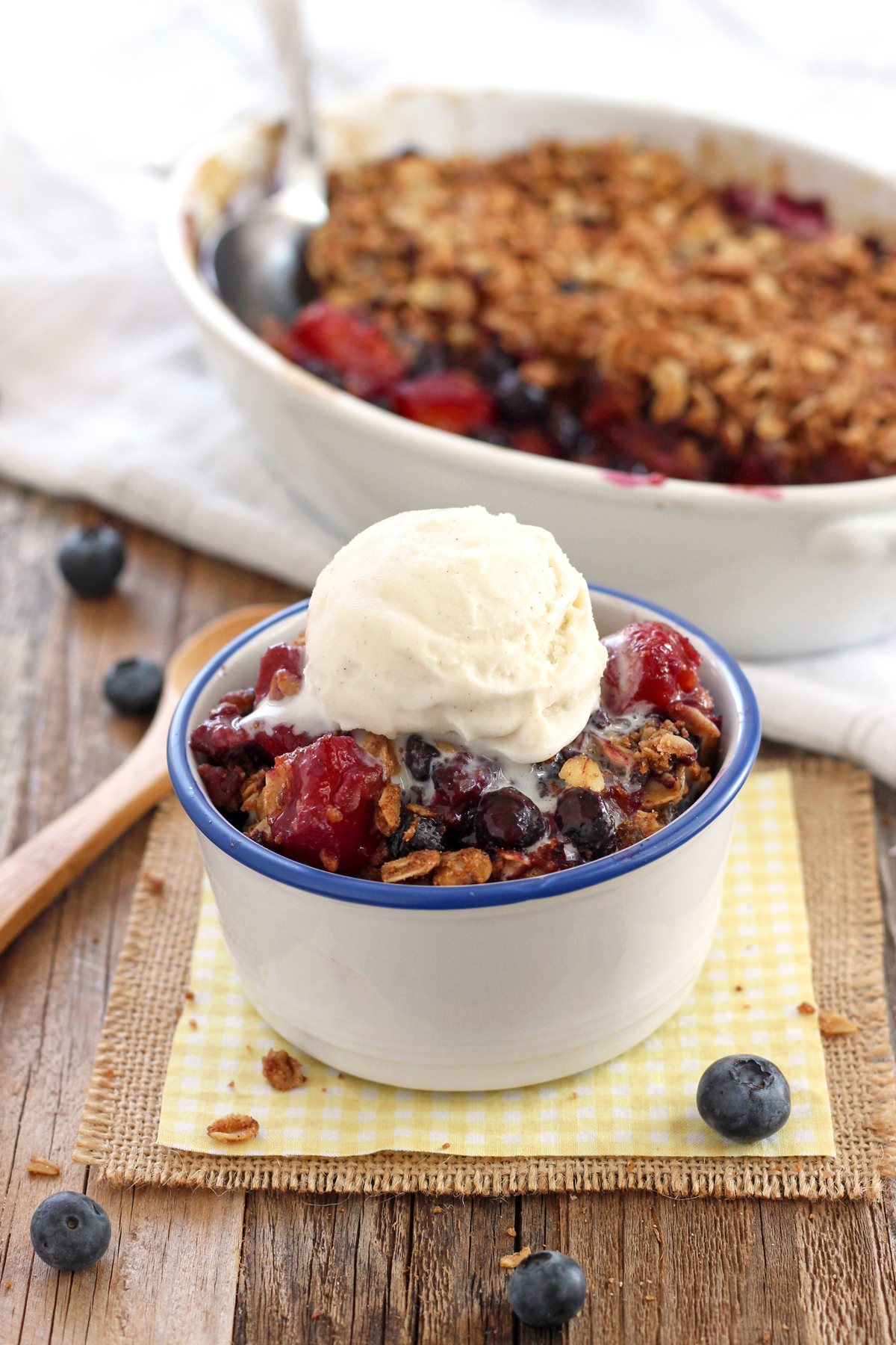 Blueberry Mango Crisp Recipe - Food Fanatic