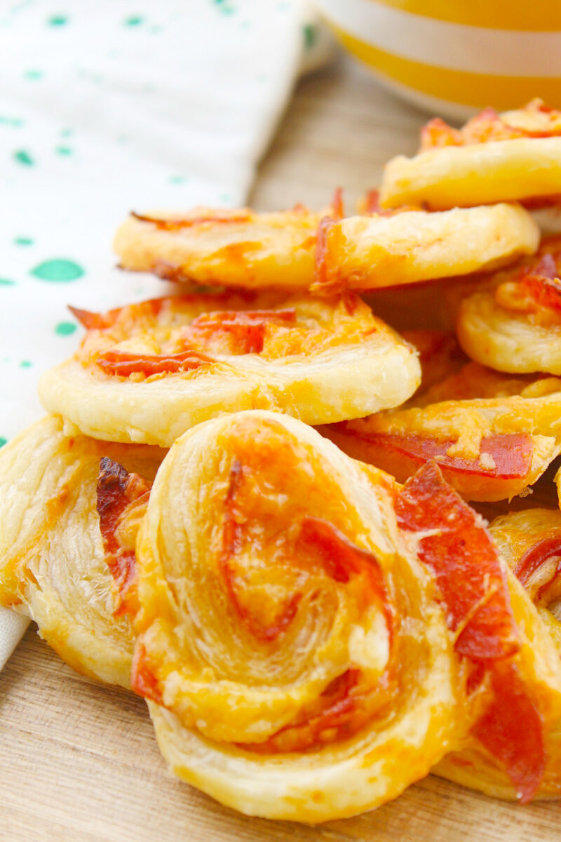 Pepperoni Pizza Pinwheels Recipe - Food Fanatic