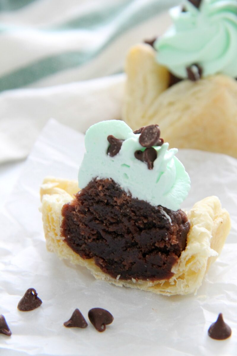 Mint Chocolate Brownie Cups Recipe - Food Fanatic