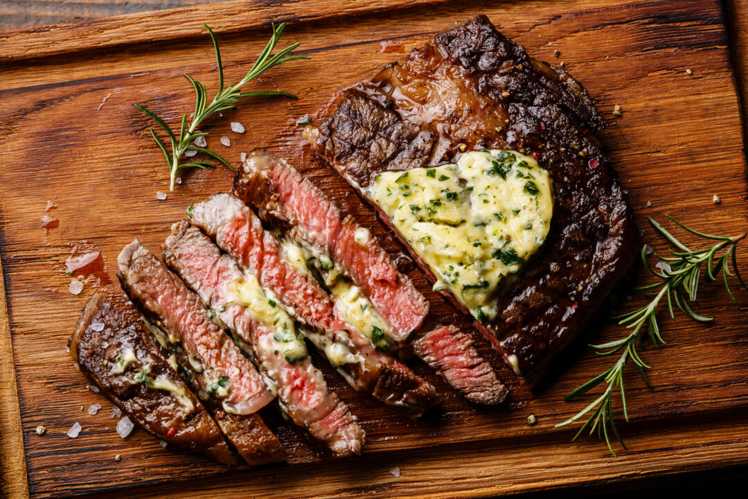 How To Cook a Tomahawk Steak Perfectly - Food Fanatic